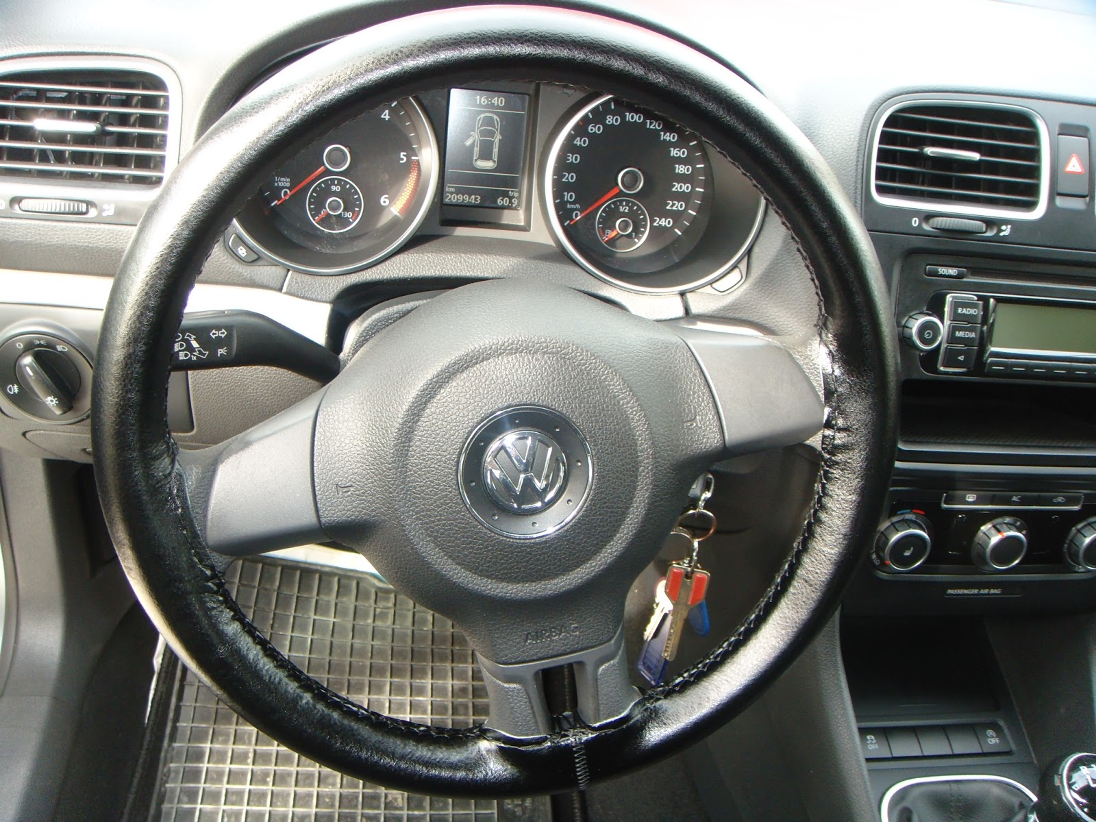 DIY - Cum sa iti imbraci volanul in piele cu mai putin de 50 lei