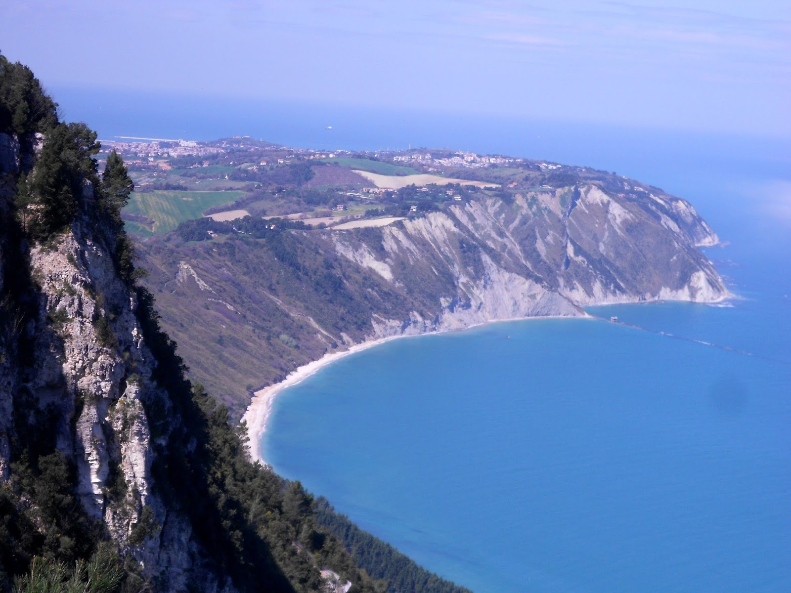 Trekking: traversata del monte Conero