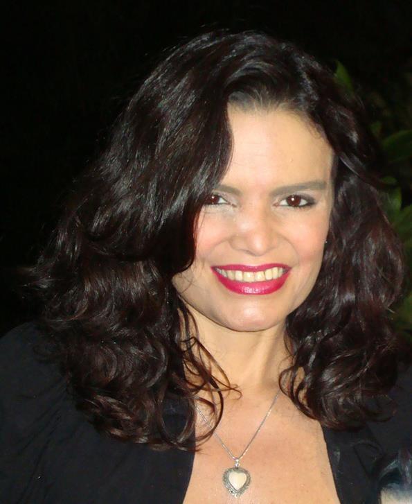 OPINIÃO TRIUNFO: O CHARME DE ANDRÉA PAIVA