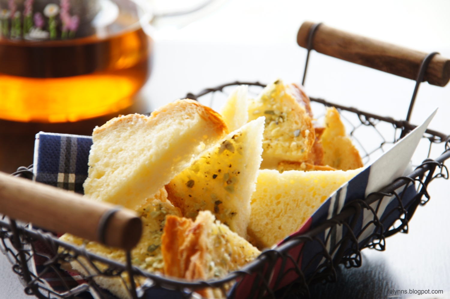 Felynn's: [Recipe] How To Use Up Leftover Bread?