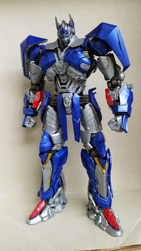 WAYLANDER: Itch satisfied! DMK-03 Optimus Prime snap-fit...