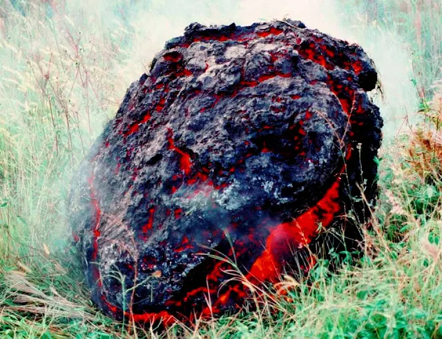 Volcanic Bombs - Geology In