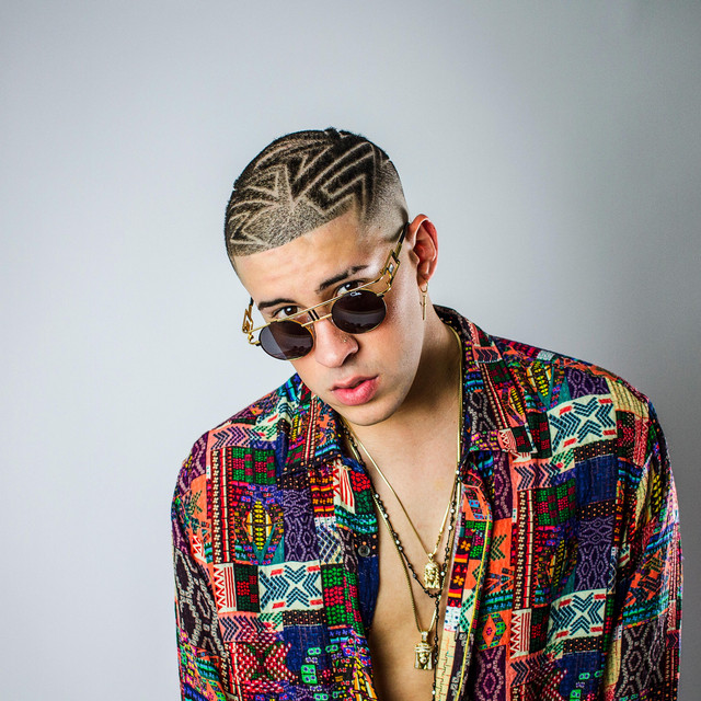 Axel Perez Blog: BAD BUNNY FIRMA CON CARDENAS MARKETING NETWORK (CMN)