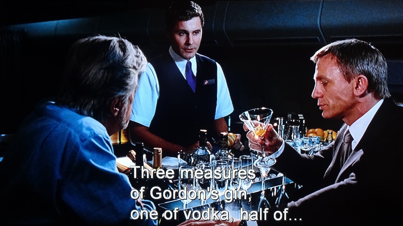 007 Drink: 6 times Vesper - 007 Travelers