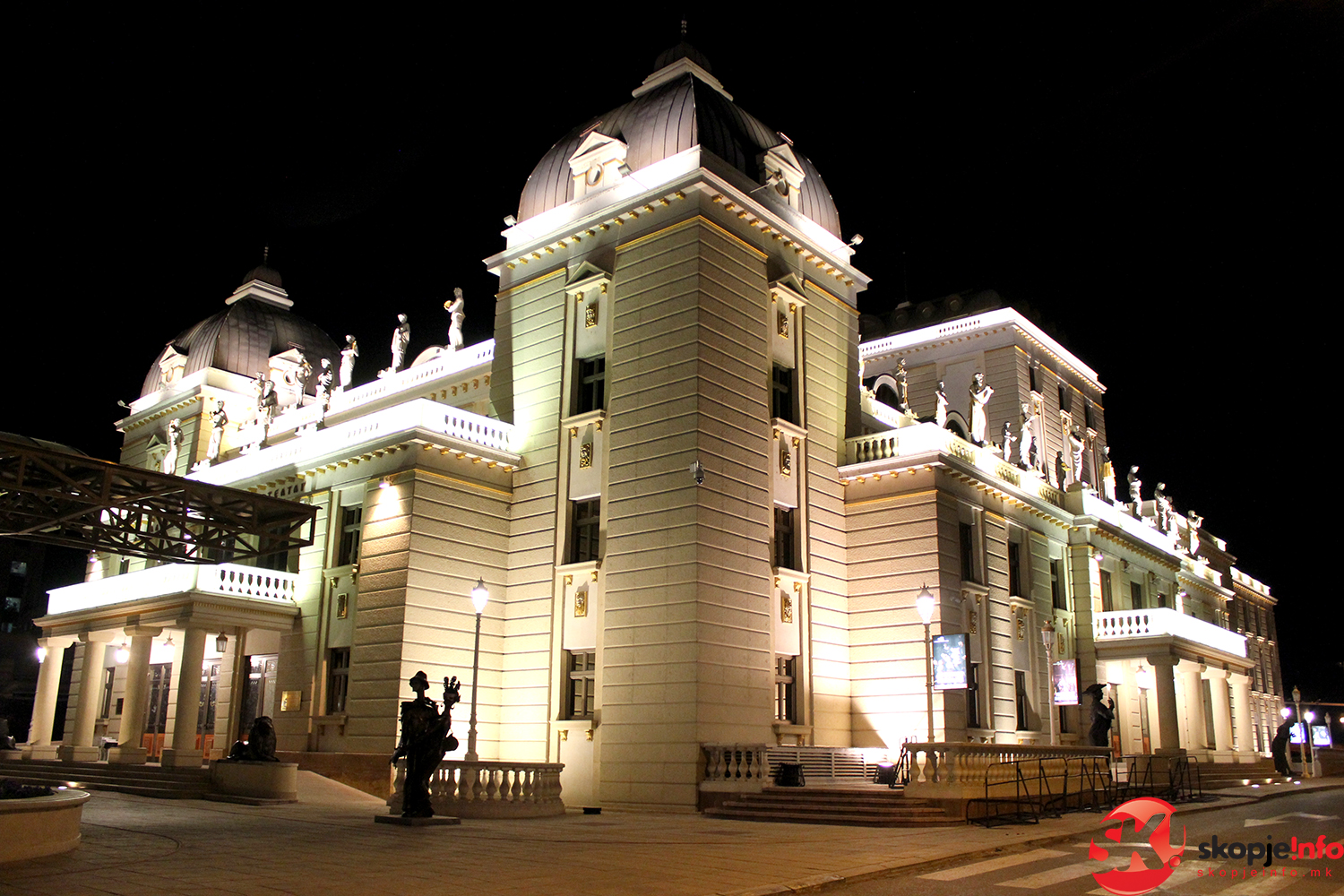 Ohne Kommentar - Hauptplatz Filip II Makedonski in Skopje