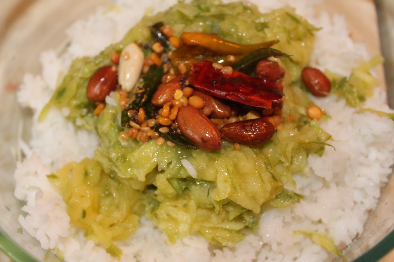 Swetha's Indian Vegetarian Cuisine: RAW MANGO RICE / MAMIDIKAYA PULIHORA