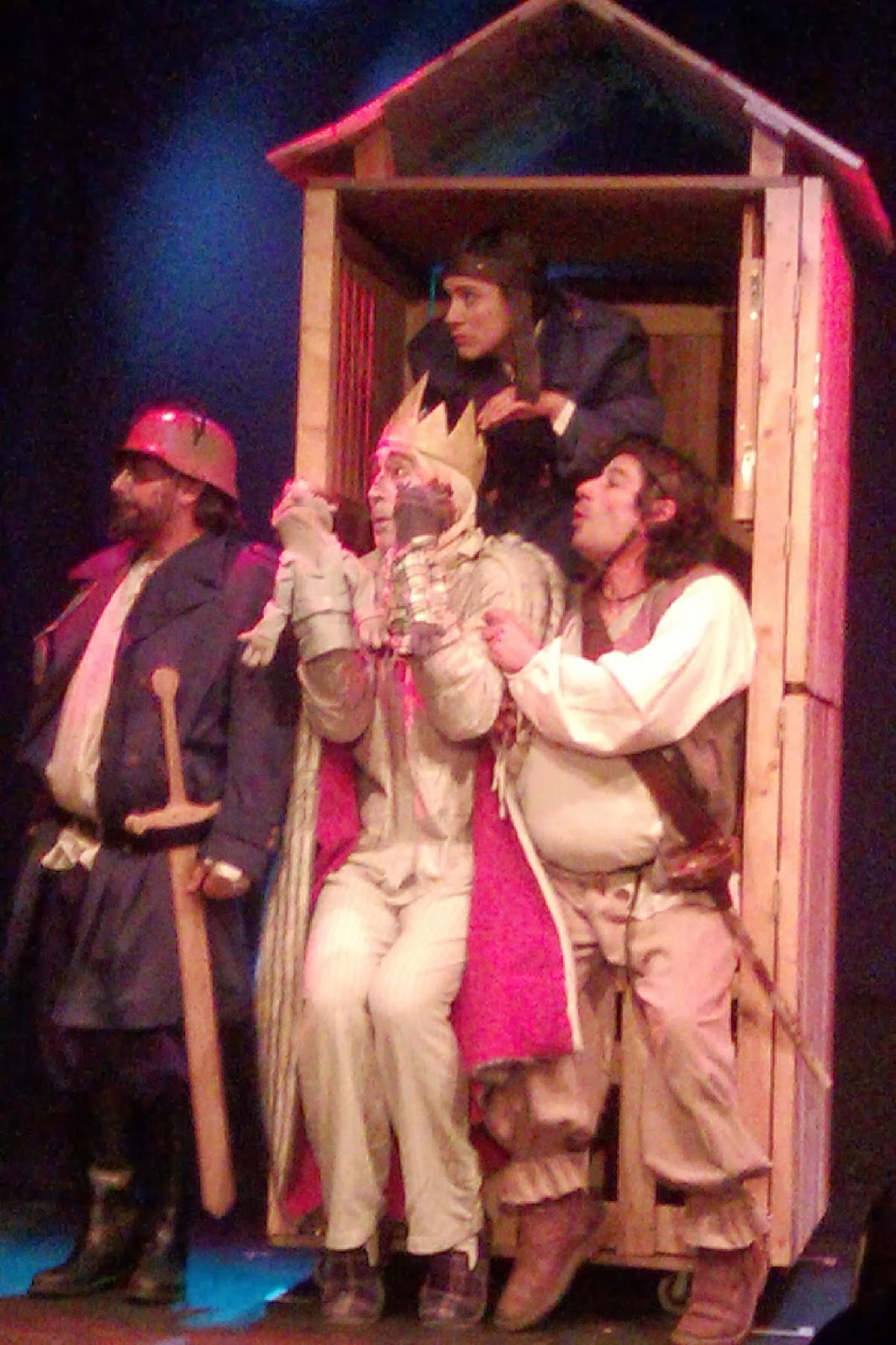 MUCHA MUECA: UBÚ EN EL CANDILEJAS