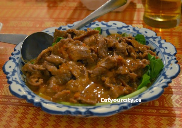 Eat Your City: Thai Nongkhai Calgary, AB - Tasty family style Thai food!