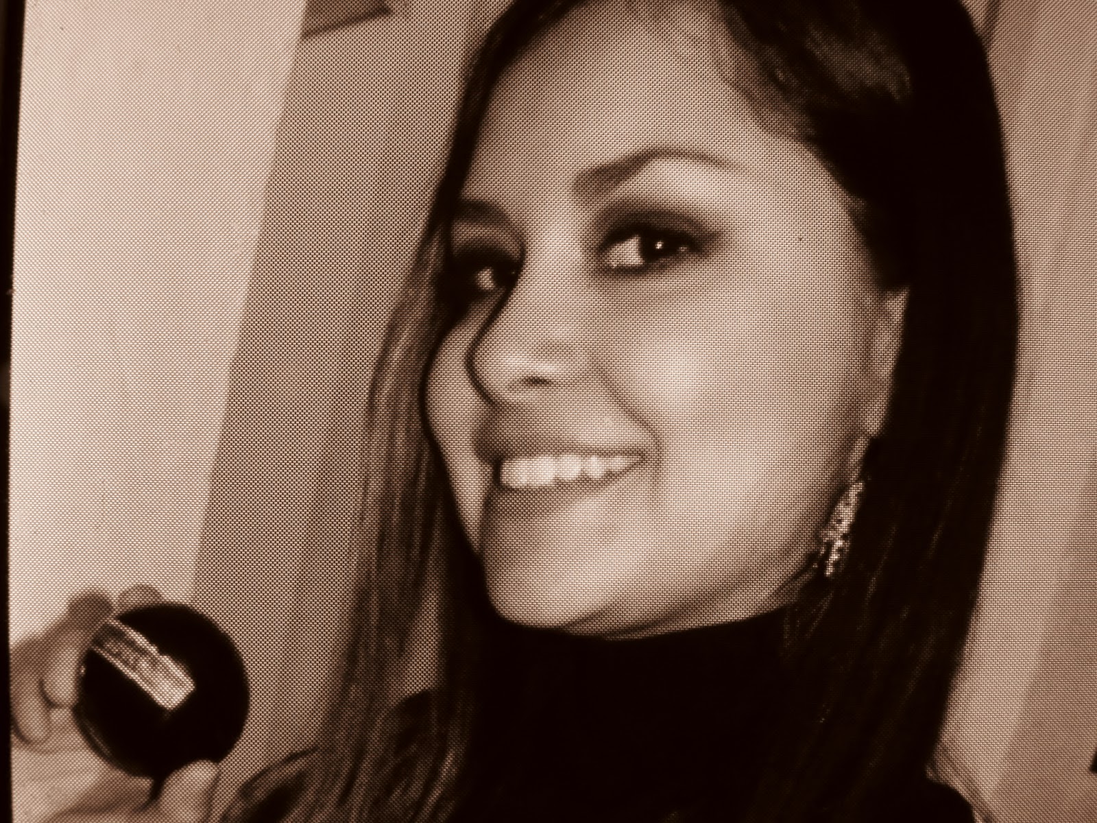 ESPECTACULARIO: DANIELA CORTES SONRISA DELATADORA