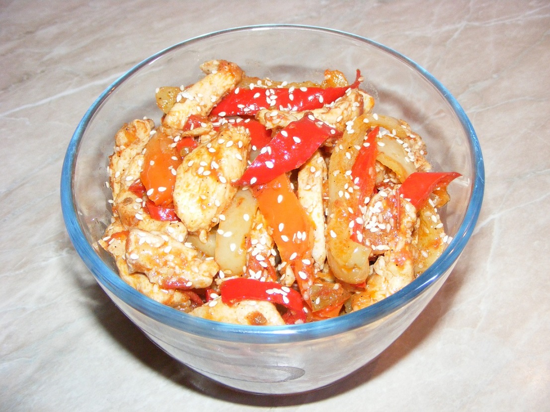 Pui cu legume si susan la wok | Preparatedevis.ro
