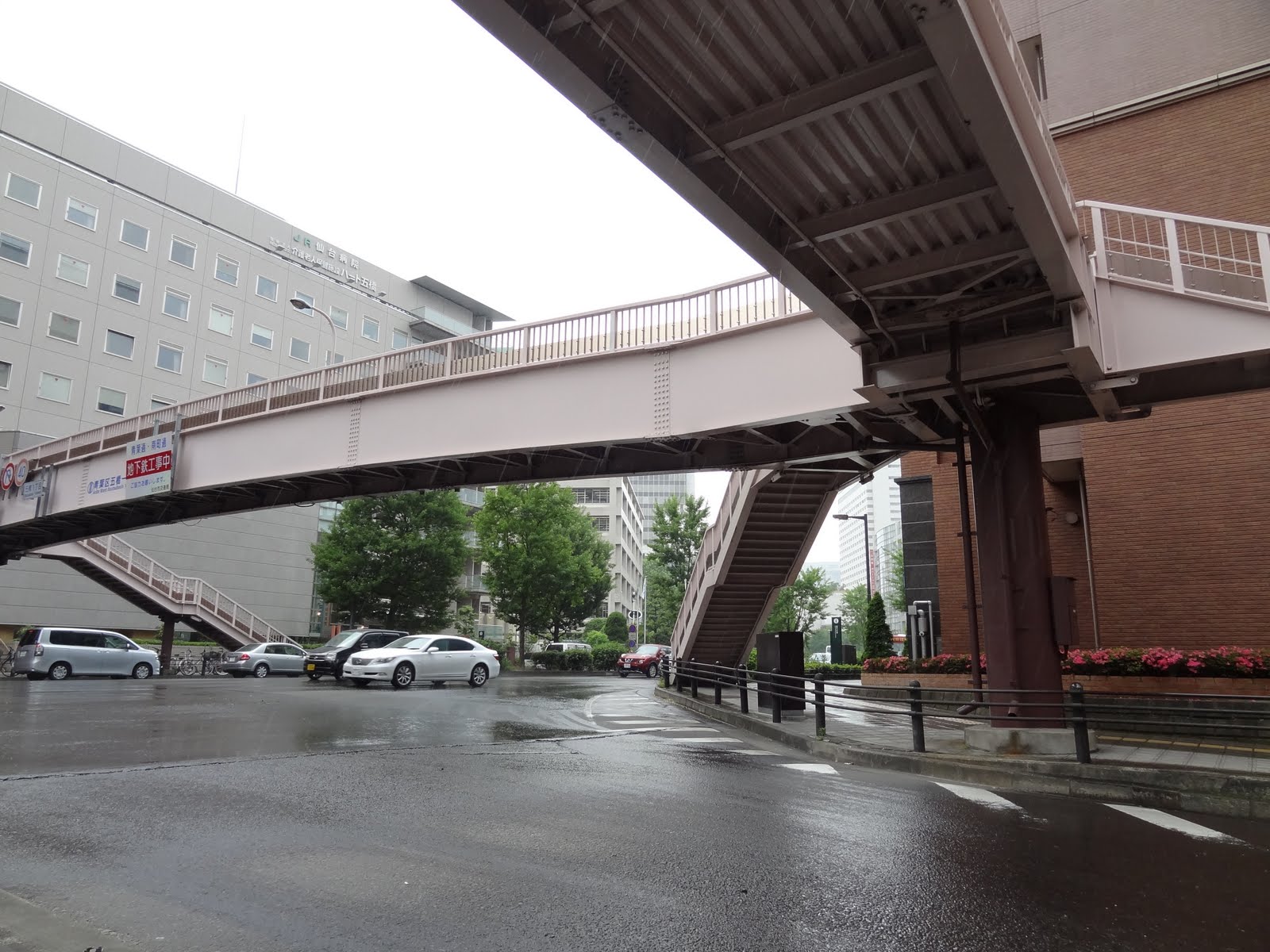 Bridge of the Week: Japan's Bridges: Pedestrian Overcrossing near train ...