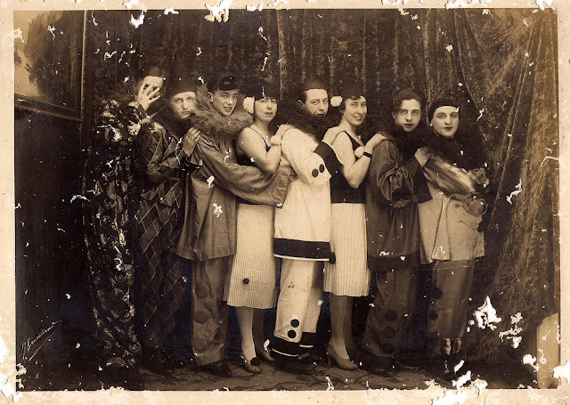 24 Cozy Snapshots of Circus Performers at the Backstage in the 1920s ...