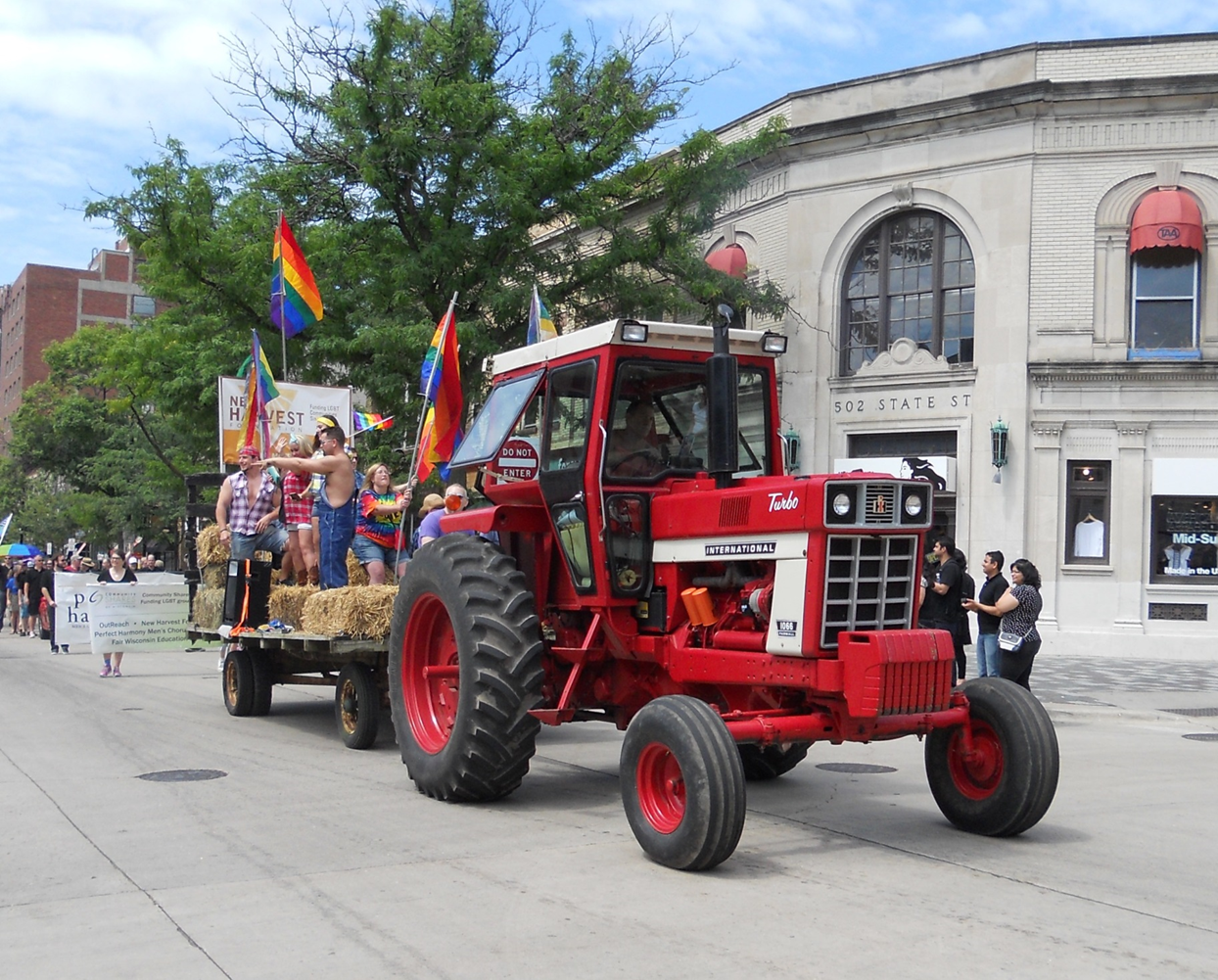 Caelum non animum mutant qui trans mare currunt: Pride Parade