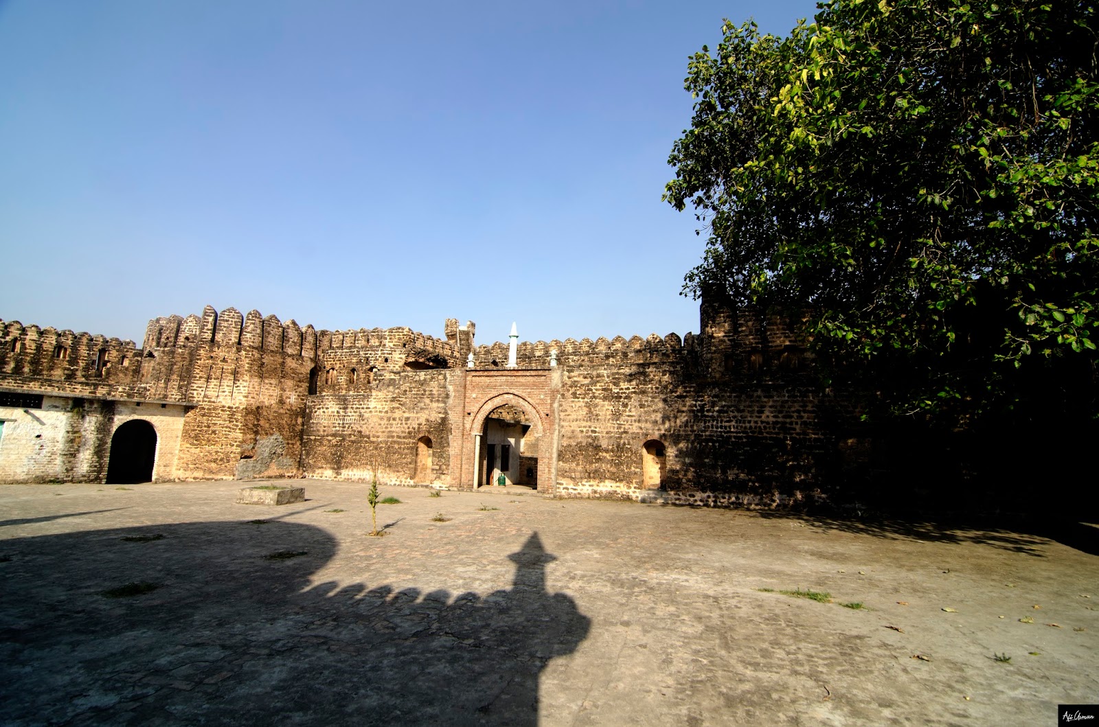 Ali Usman Baig : Sangni Fort