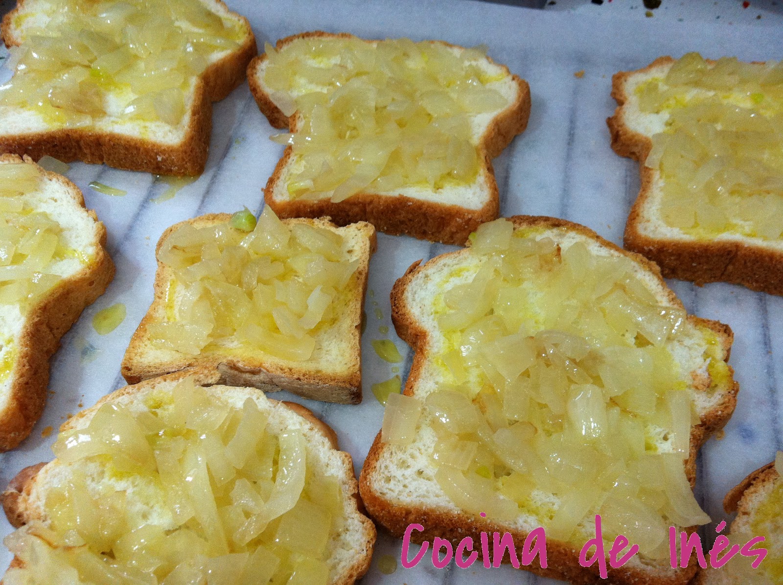 Cocina de Inés: Rebanadas de pan con queso y cebolla