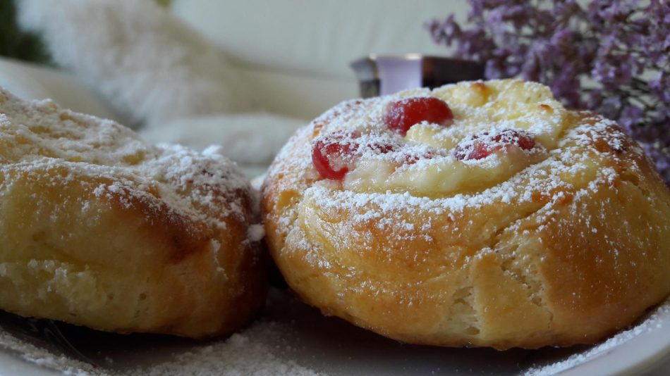 Mielinės bandelės su varške