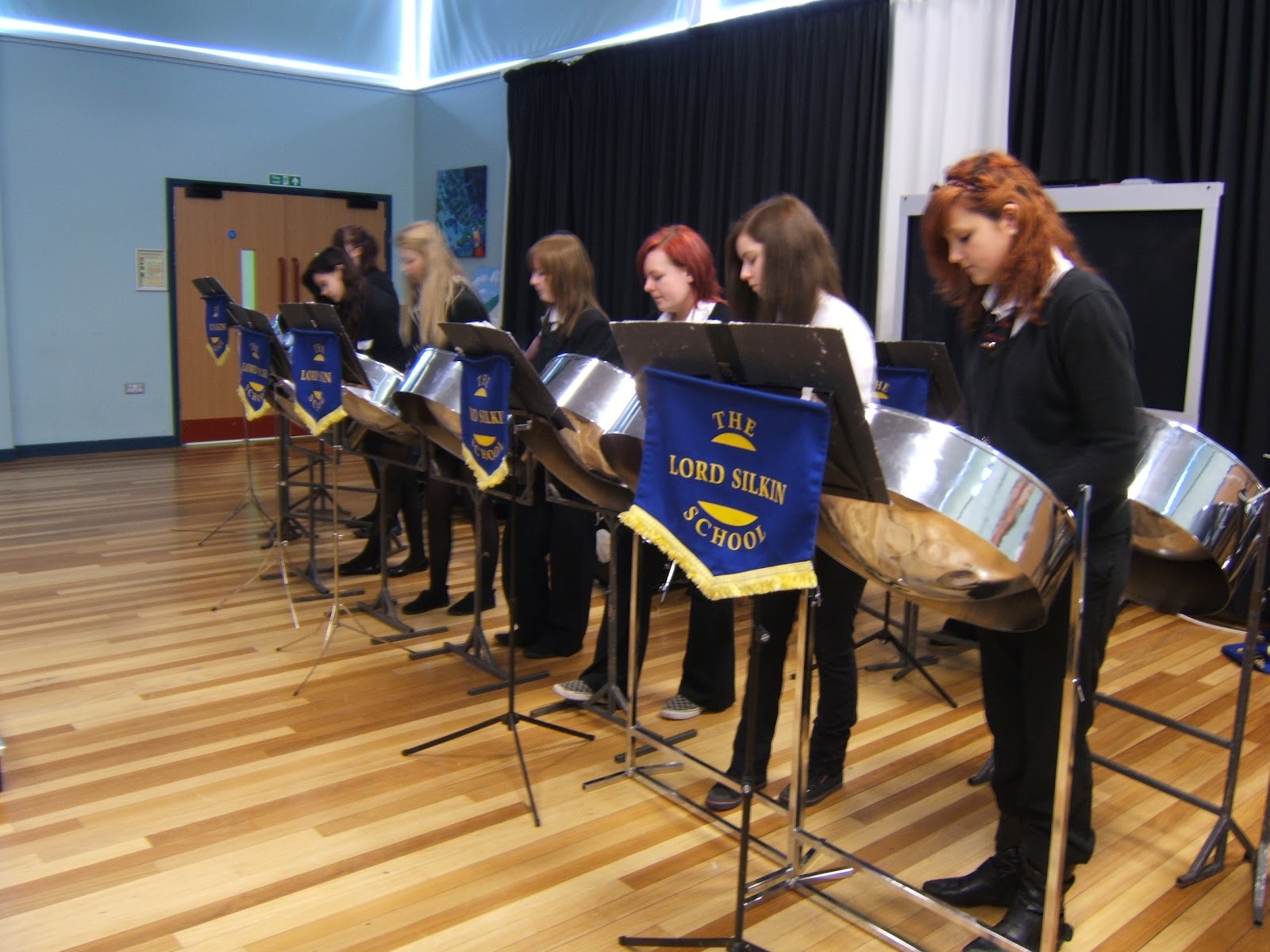 WELSHPOOL STREET SCENE FESTIVAL 2012: ENTERTAINERS