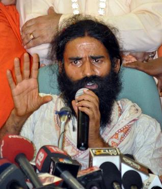 BABA RAMDEV FUNNY escaping in CHUDIDHAR SALWAR KAMEEZ | FUNNY INDIAN ...