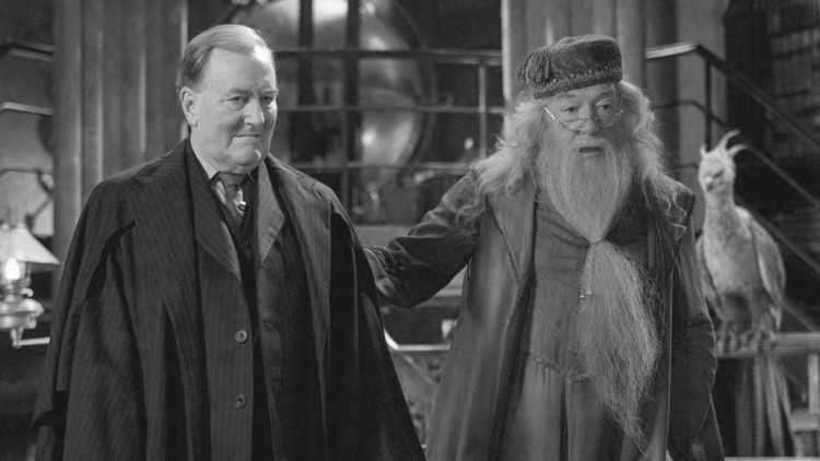 THE GRANDMA'S LOGBOOK ---: ROBERT HARDY: MINISTER OF MAGIC CORNELIUS FUDGE