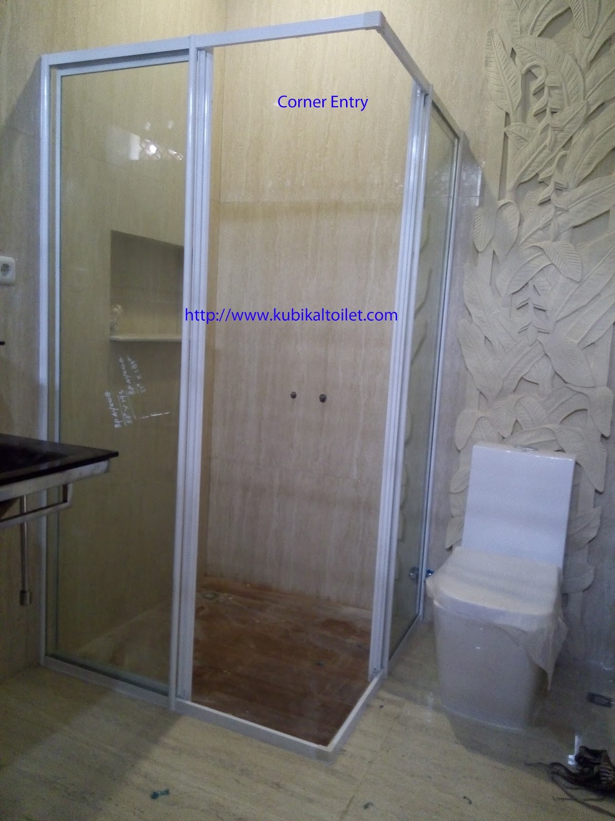 Kaca Shower Corner Entry - PARTISI TOILET PHENOLIC