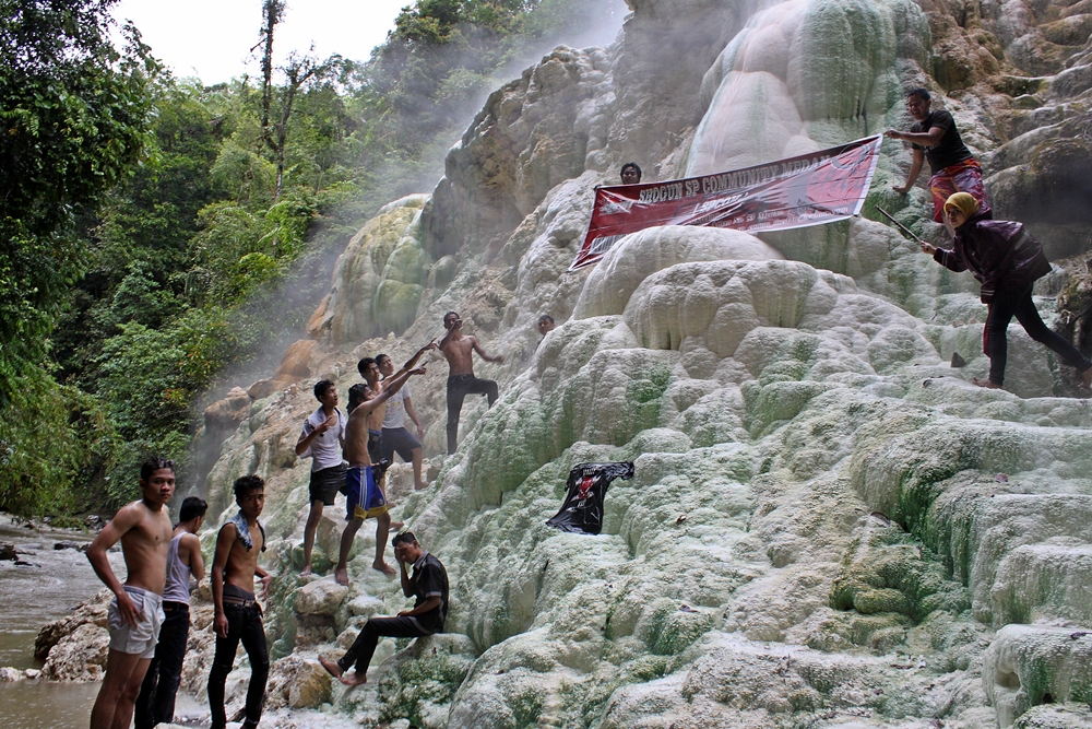 Pesona Wisata Kawah Putih Tinggi Raja Simalungun Sumatera Utara ...