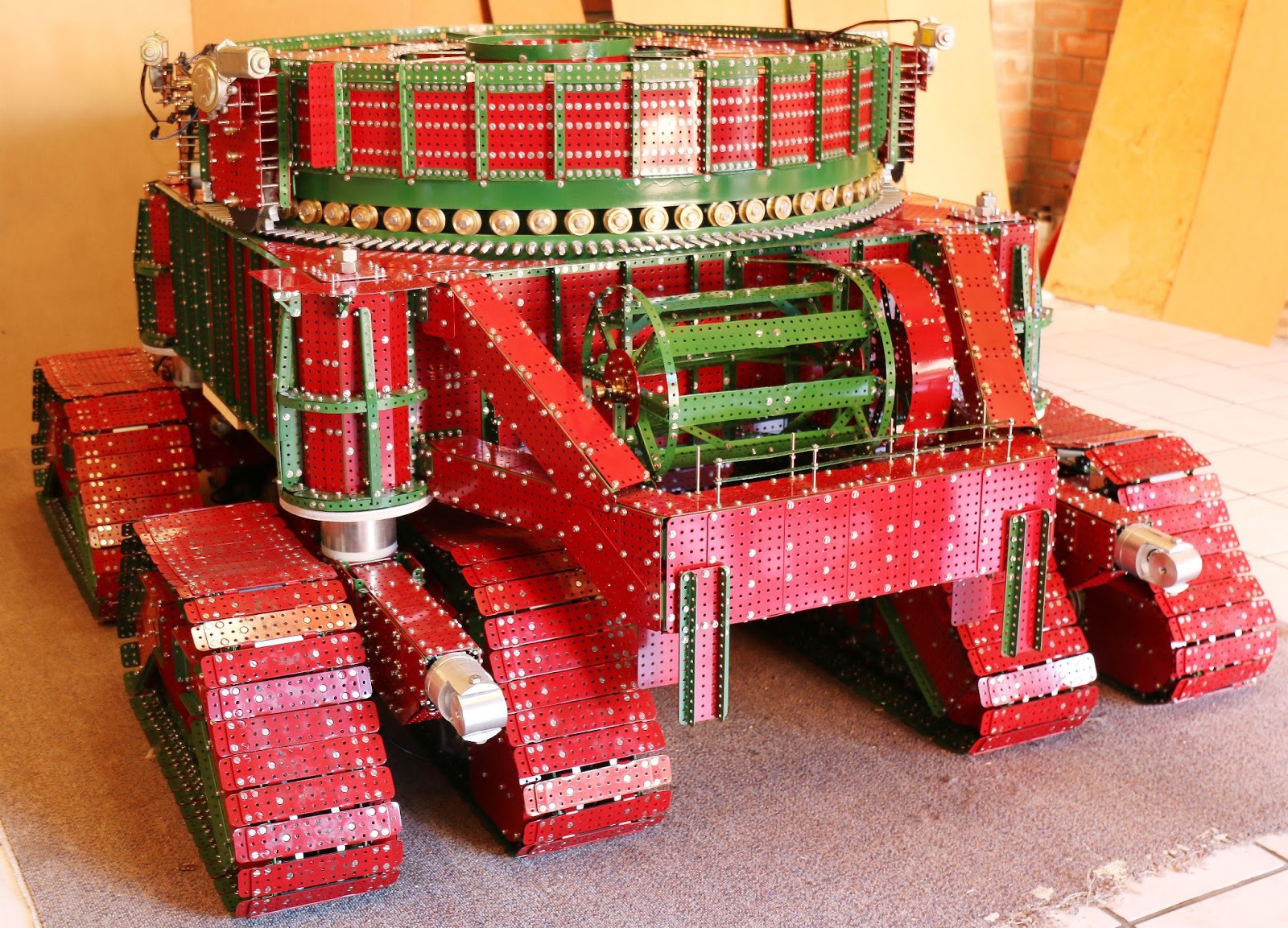 Mighty Meccano Marion 6360: Follow the construction of this ultra-large ...
