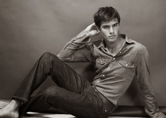 VJBrendan.com: Yes Please... Chris Delbeck in Black and White