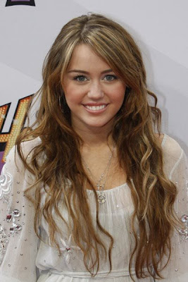 Miley Cyrus mini biography and beautiful wallpaper