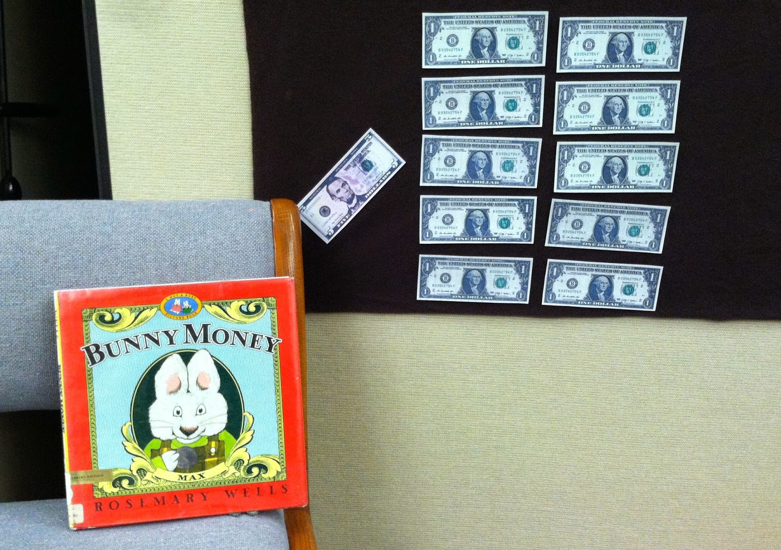 The Lion is a Bookworm: Money Smart Kids Read! Storytime