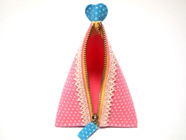 Triangle Pouch Tutorial ~ DIY Tutorial Ideas!