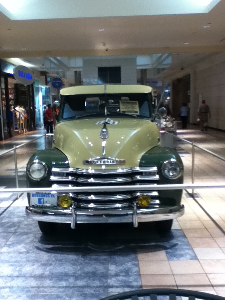 PUERTO RICO GALLERY: Coches En Plaza
