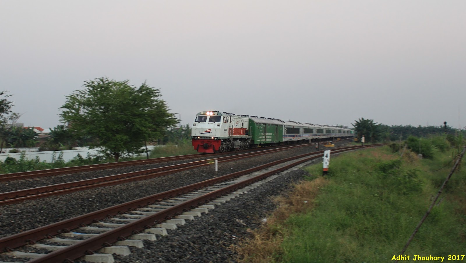 Special Review Kereta Api Sembrani (Surabaya Pasar Turi - Gambir)