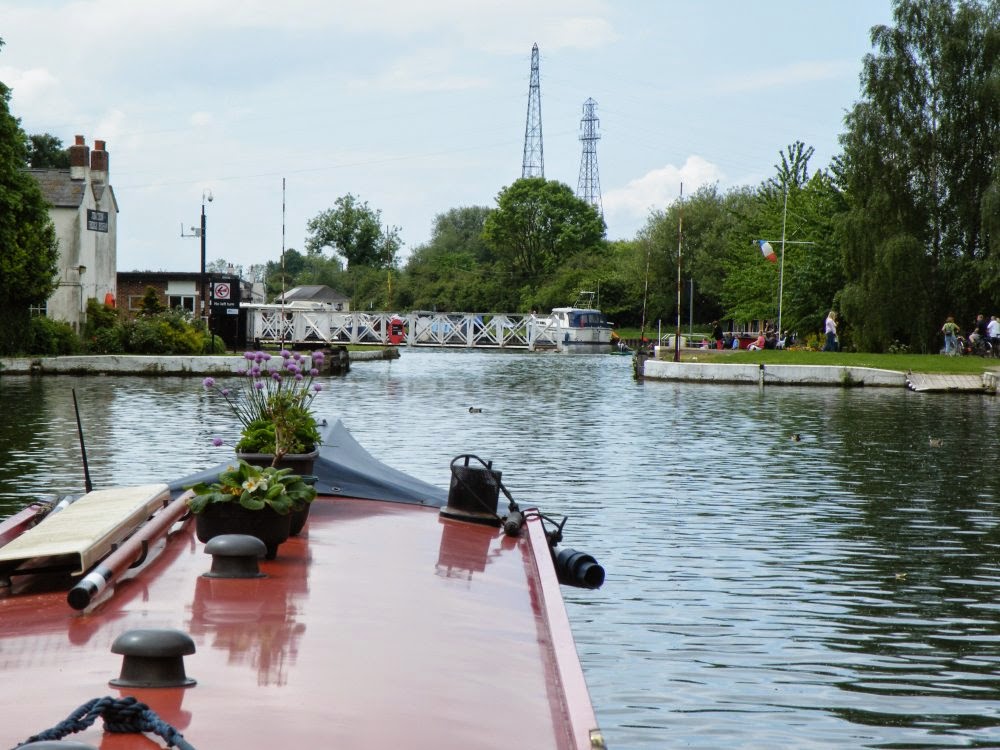Travelling the Canals of England: May 2014