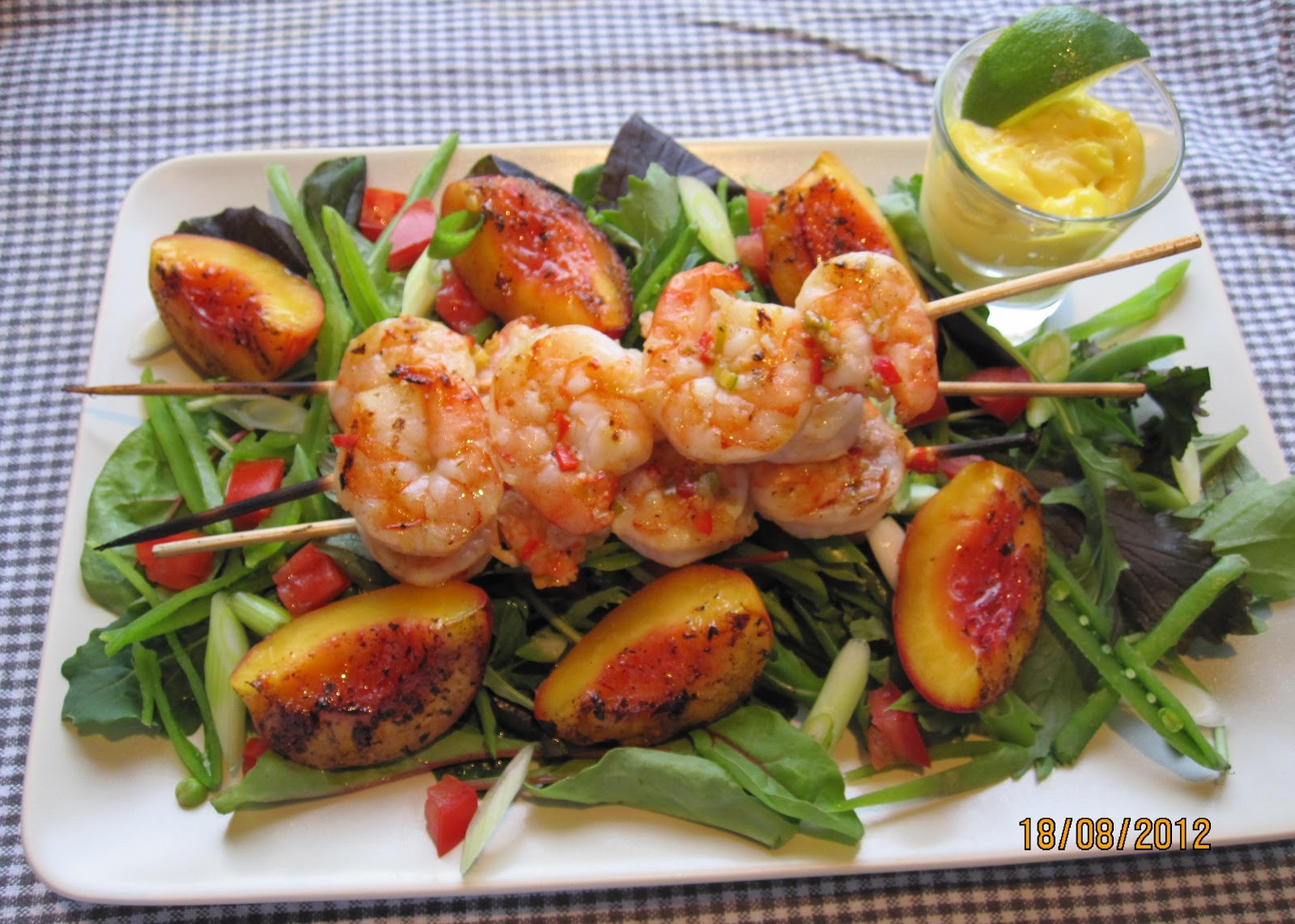 Saras madunivers: Marinerede Sorte Tigerrejer med Grillede nektariner ...