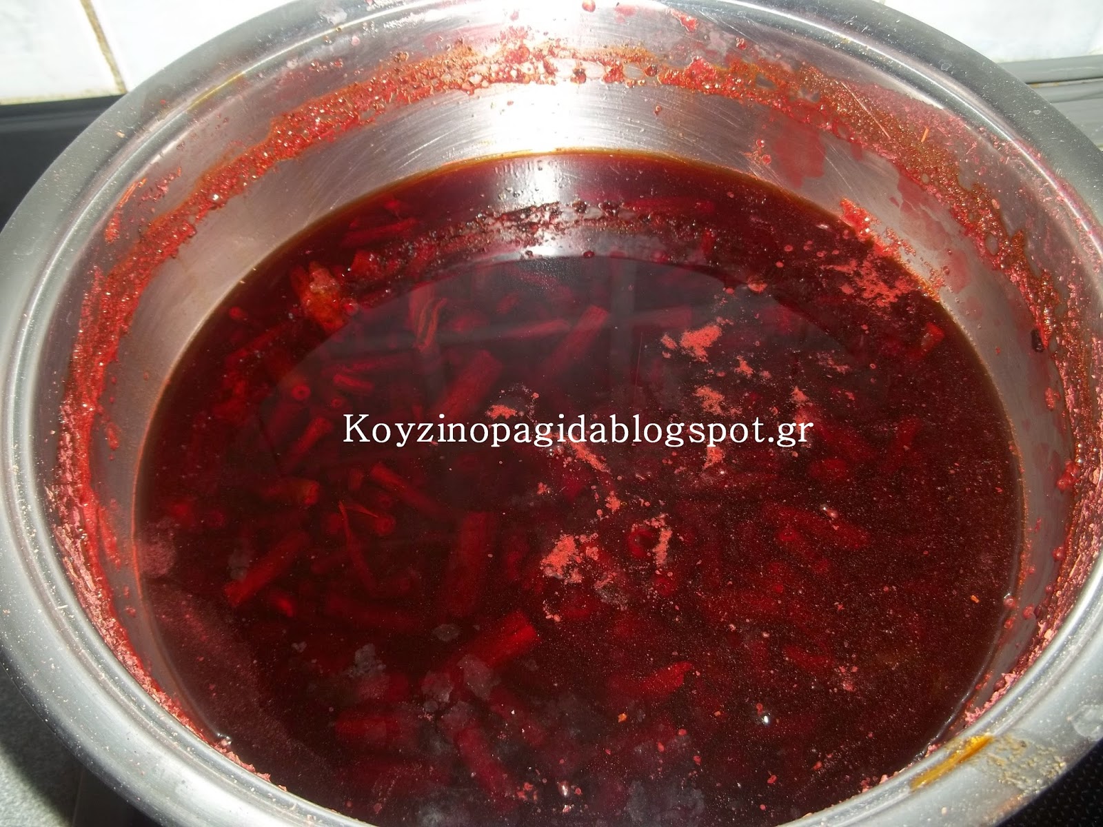Κουζινοπαγίδα της Bana Barbi: Βάφουμε αυγά με ριζάρι