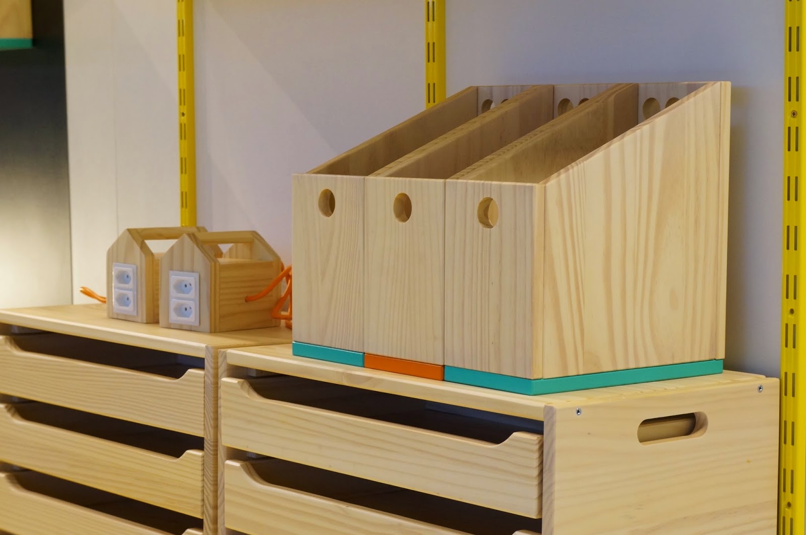 Pin de antonio silva em Madeiras idéias | Moveis de pinus, Moveis, Diy