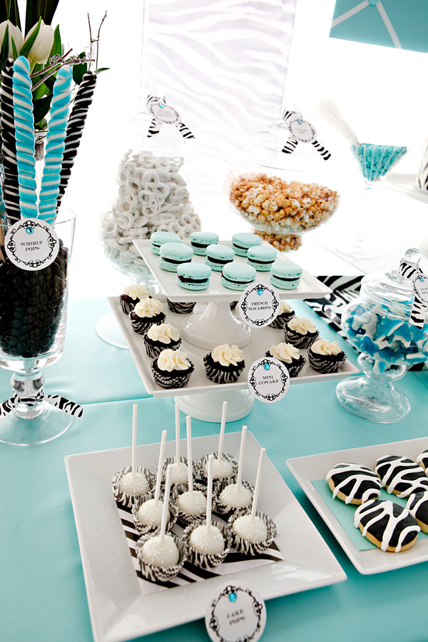 rivernorthLove: Zebra & Blue Dessert Table