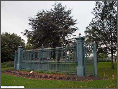 London Daily Photo: Dead End Gate