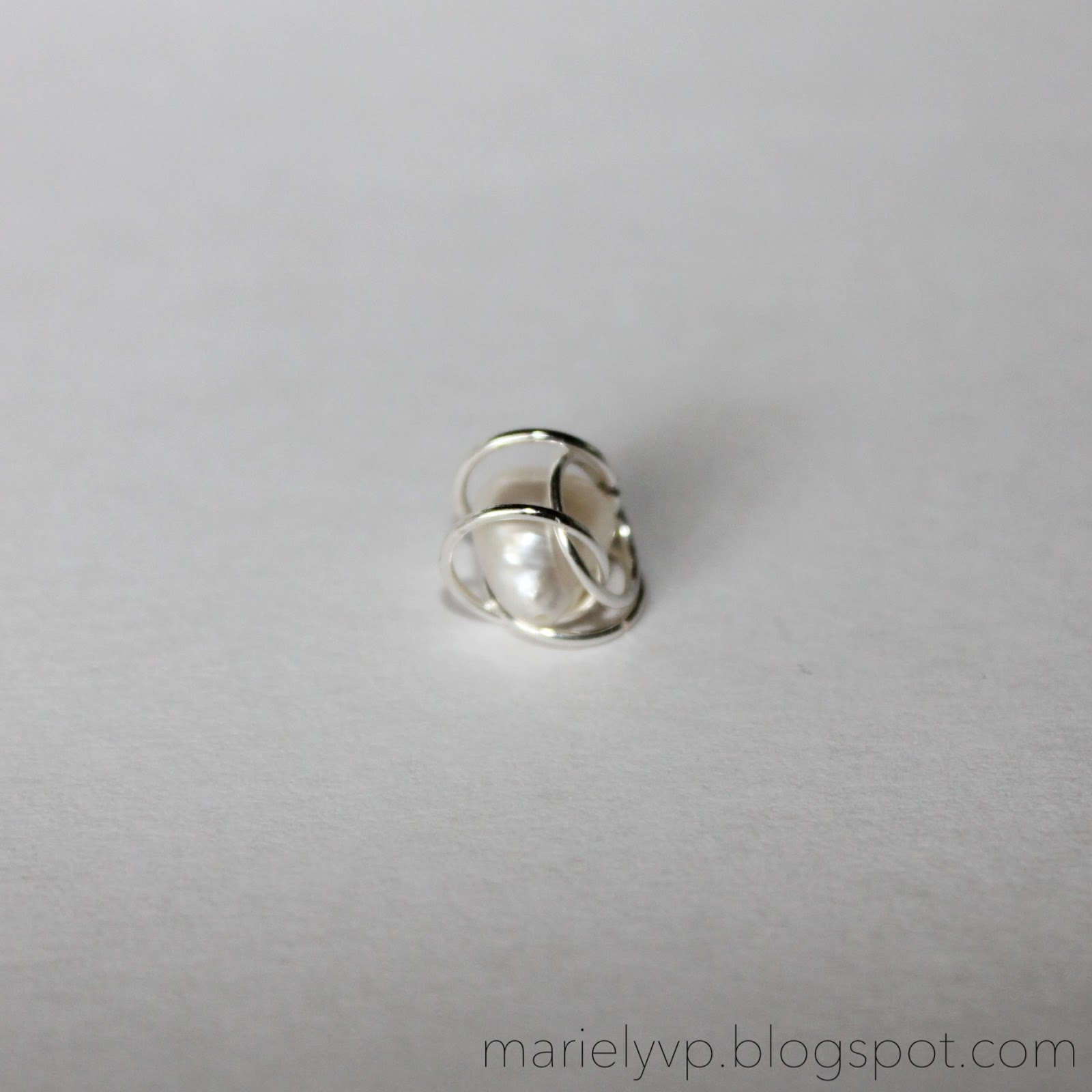 We Read!: DIY: Jump Ring Bracelet