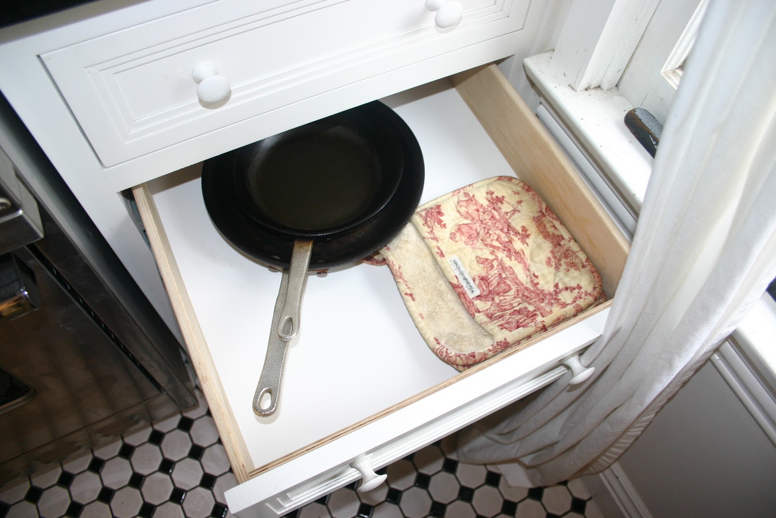 kitchen drawers - The Gardener's Cottage