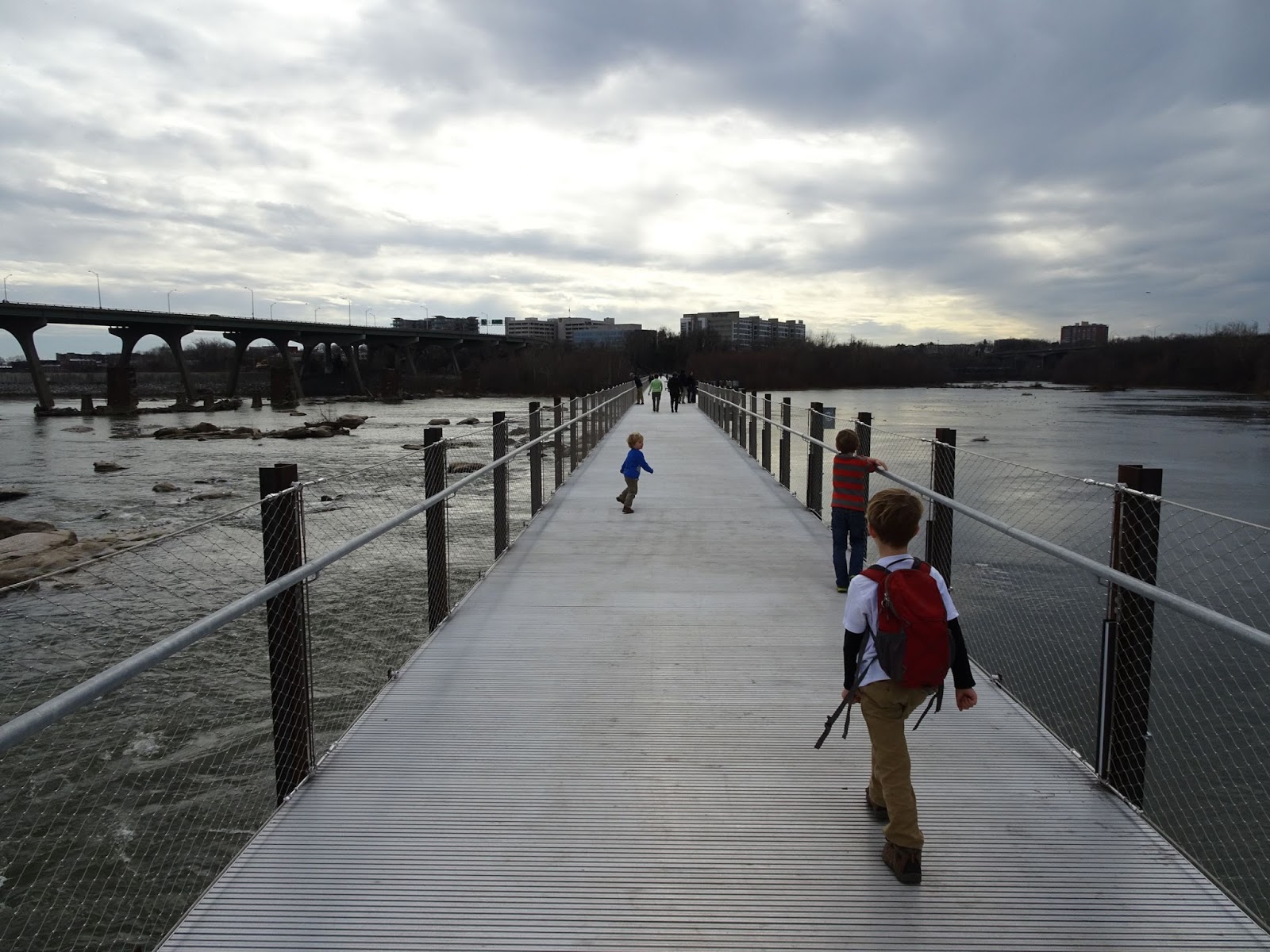 Femme au foyer: Crossing the James