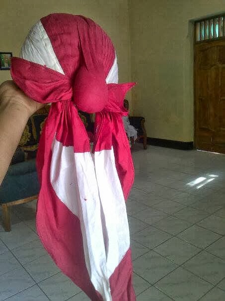 SPESIALIS BUSANA JAWA : BUSANA ABDI DALEM KRATON JOGJA / SURJAN PRANAAN