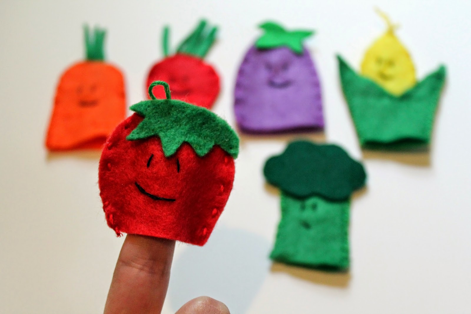 shellmo: Adorable Vegetable Finger Puppets