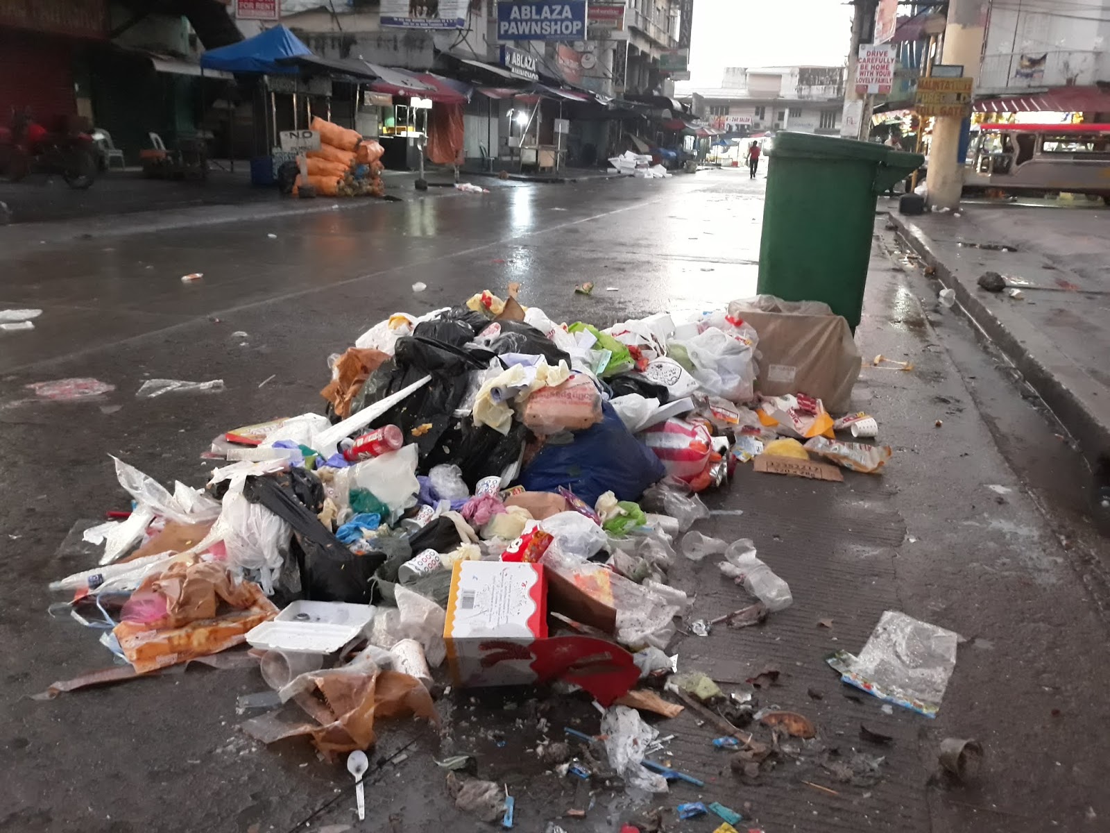 Heaps of Garbage Dot Streets of Metro Manila following the New Year ...