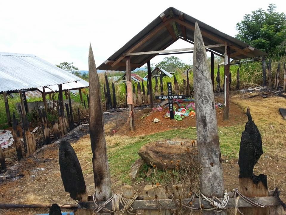 OTK BAKAR KUBURAN MAKO TABUNI - Suara Duka Dari Papua