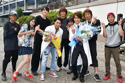 The Kamen Rider EX-AID Cast Get Their Flowers