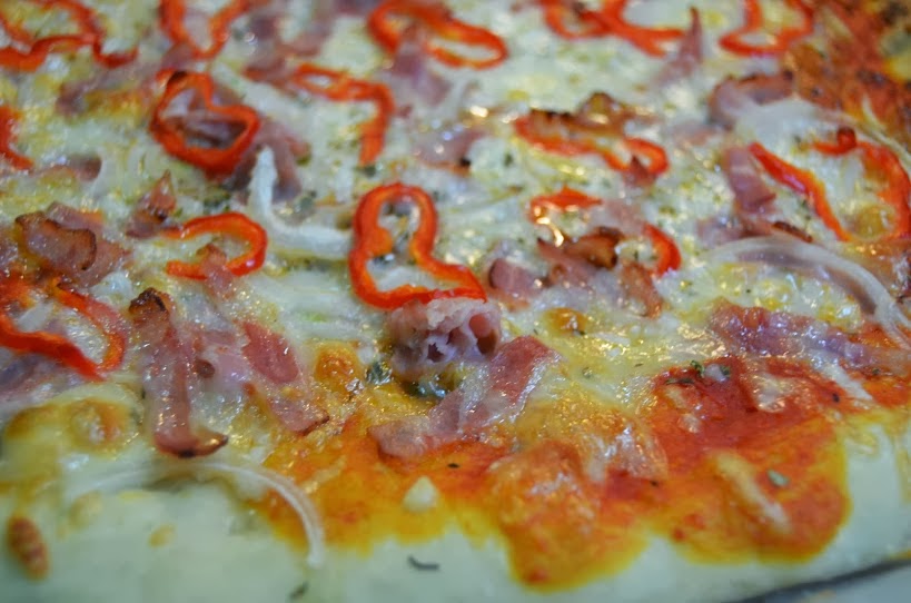 El Rincón de la Mariposa: Pizza de Cebolla, Pimiento Rojo y Jamón