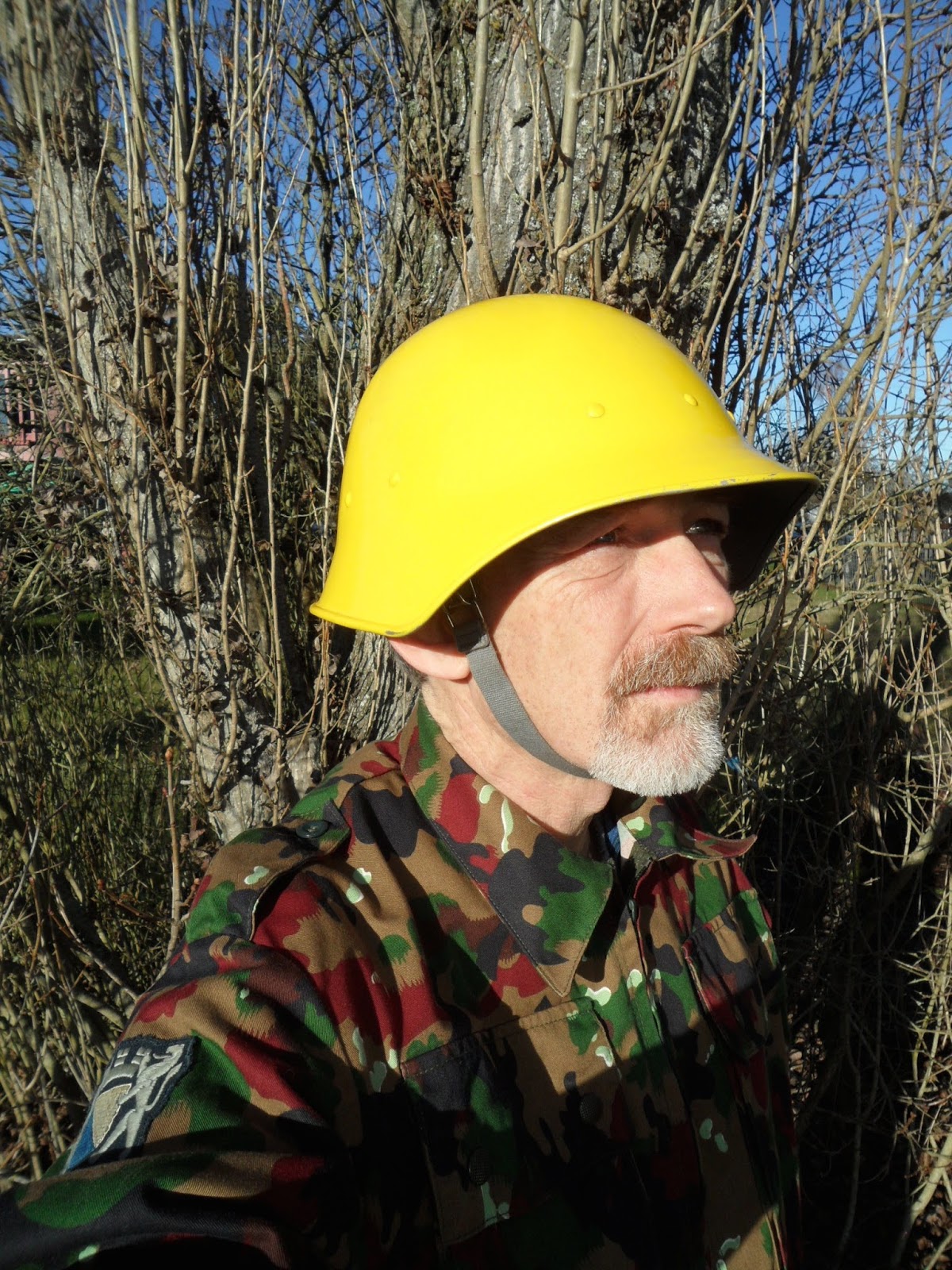 Four Bees: Swiss M18/46 Civil Defense - Fire Helmet, Aluminum ...