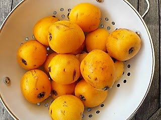 Mondarah: Kennt ihr Mispeln? Ein unglaublich leckeres Obst - ob zum so ...