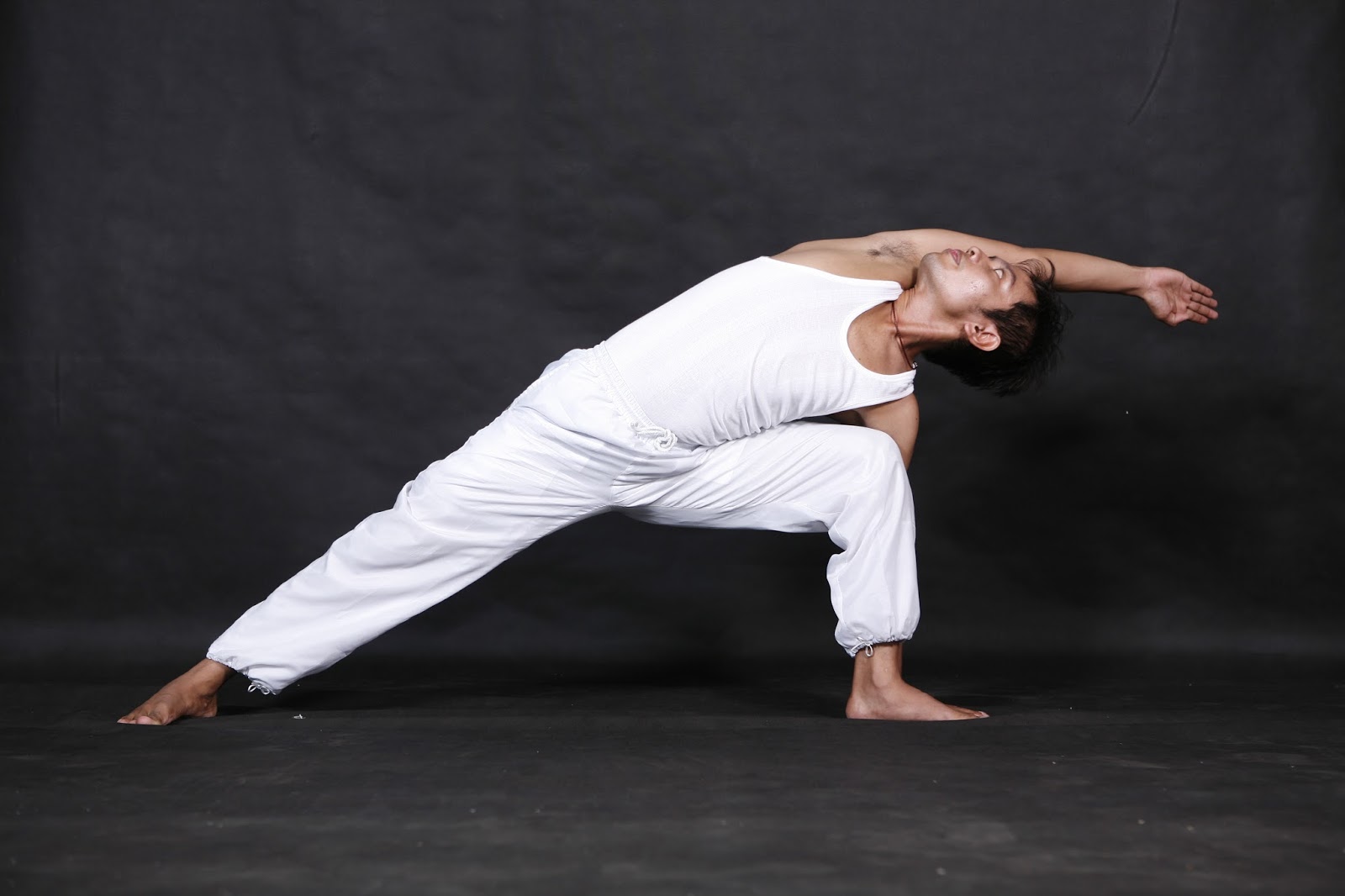 I Wayan Rudiarta: YOGA PENGUATAN KAKI